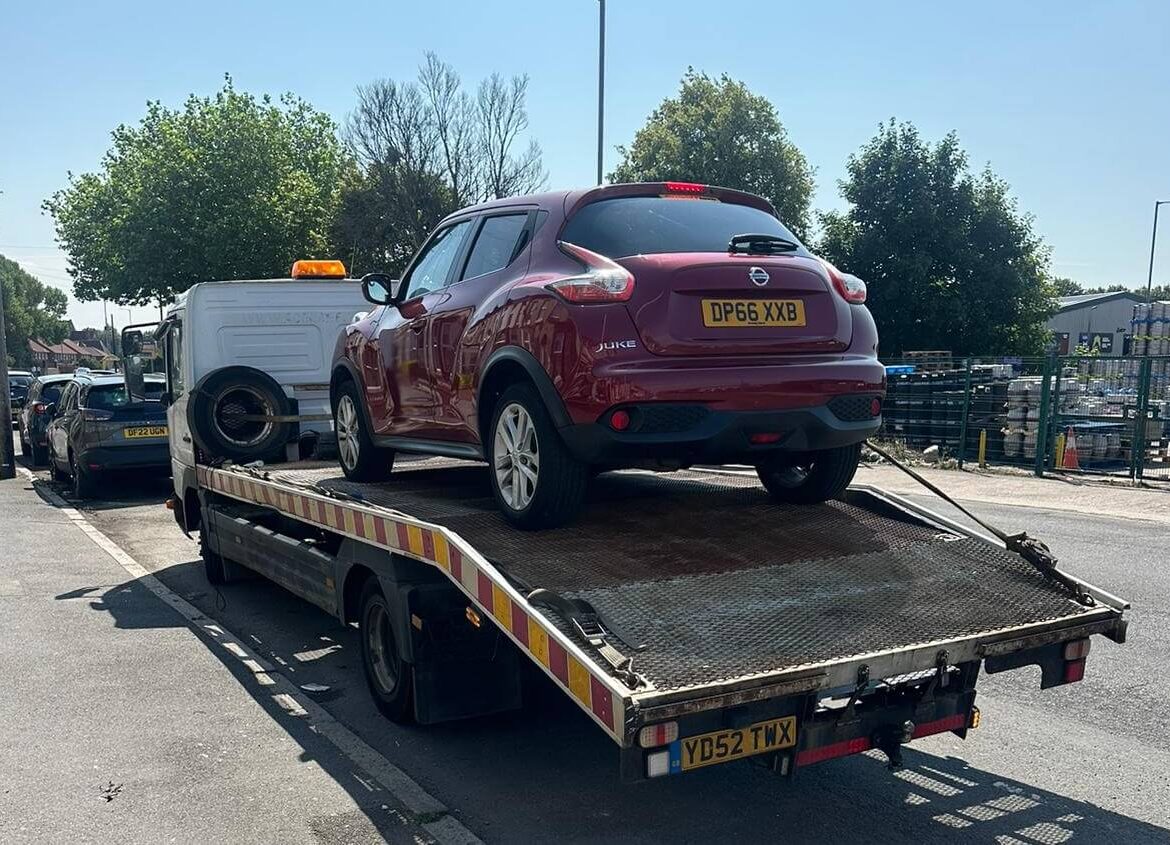 Breakdown recovery rescue service vehicle towing roadside assistant